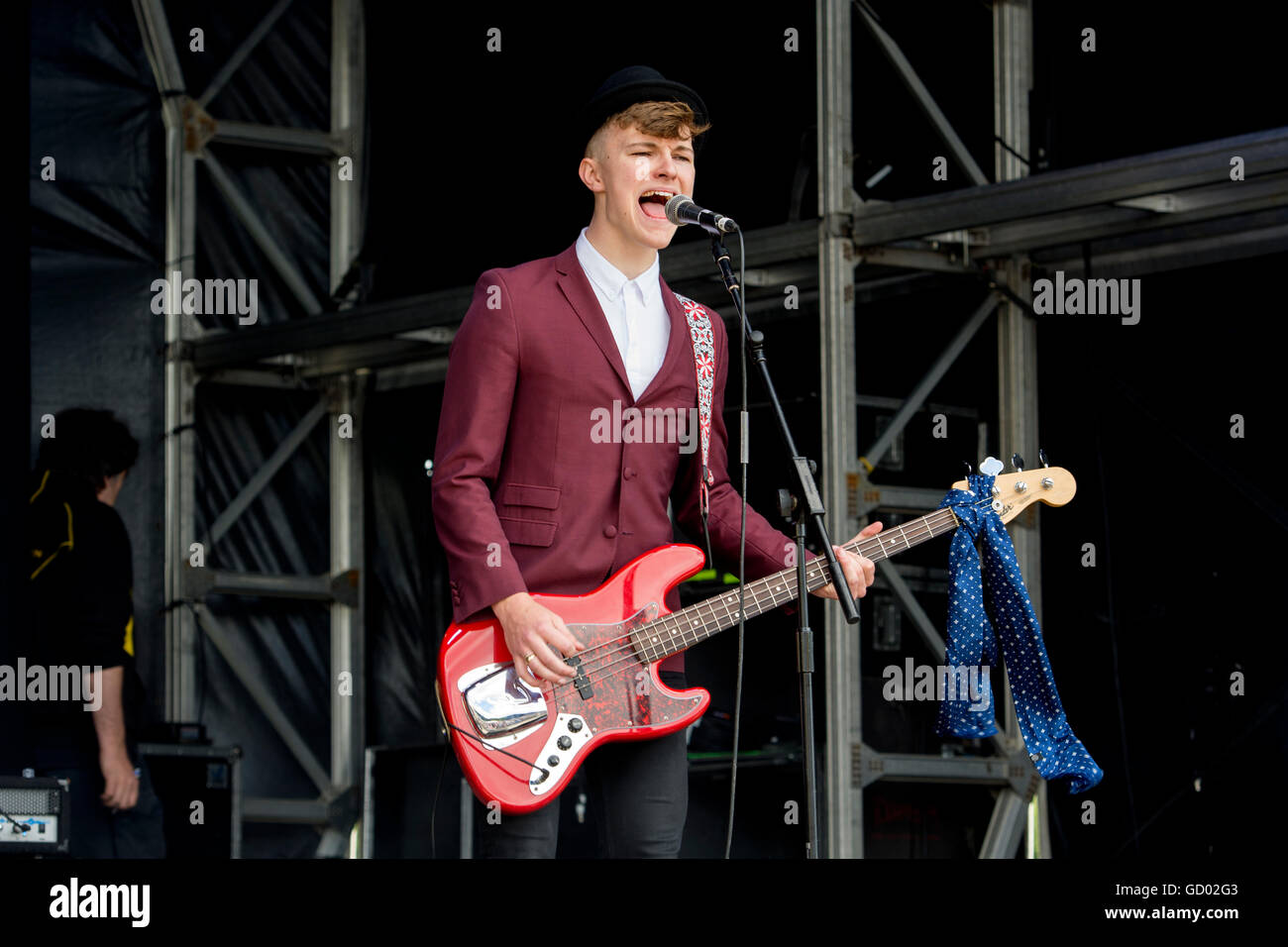 Singer bass player british band hi-res stock photography and images - Alamy