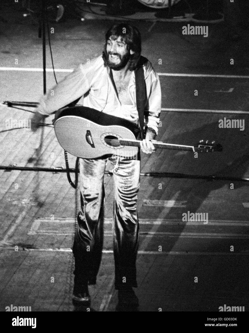 Musician, singer and songwriter Kenny Loggins and his band perform in ...