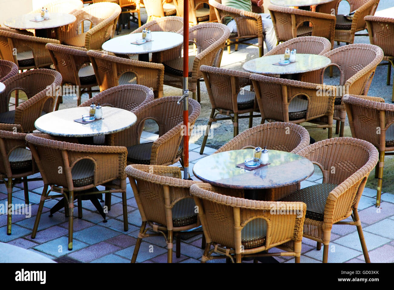 Street view of a Cafe terrace with tables and chairs Stock Photo - Alamy