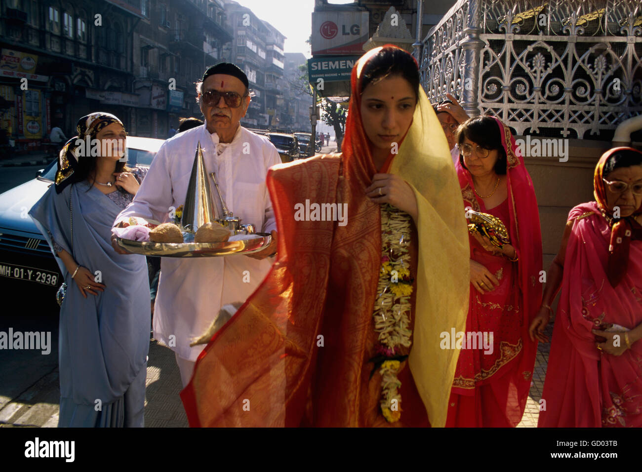 Mumbai india parsi religion hi-res stock photography and images - Alamy