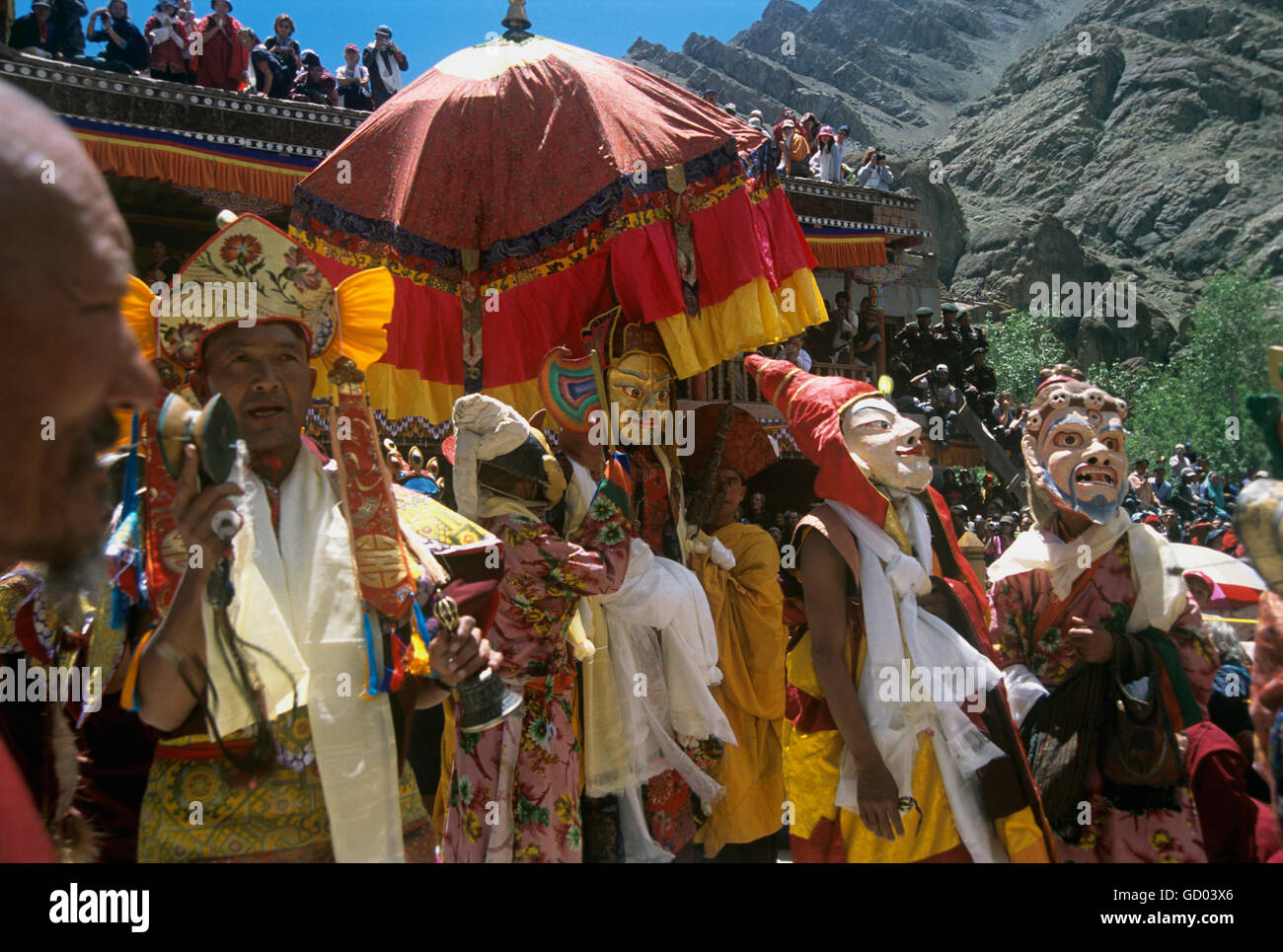Traditional dancers ladakh india hi-res stock photography and images ...