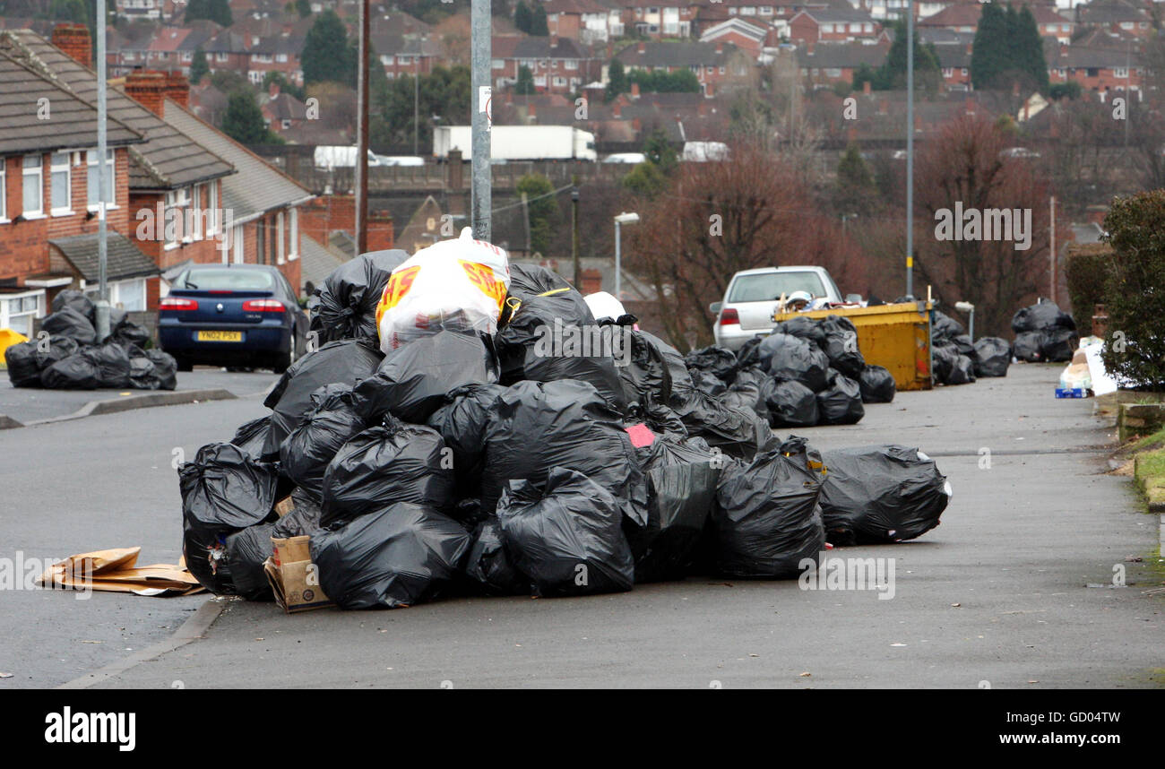 Rubbish piles up on hi-res stock photography and images - Alamy
