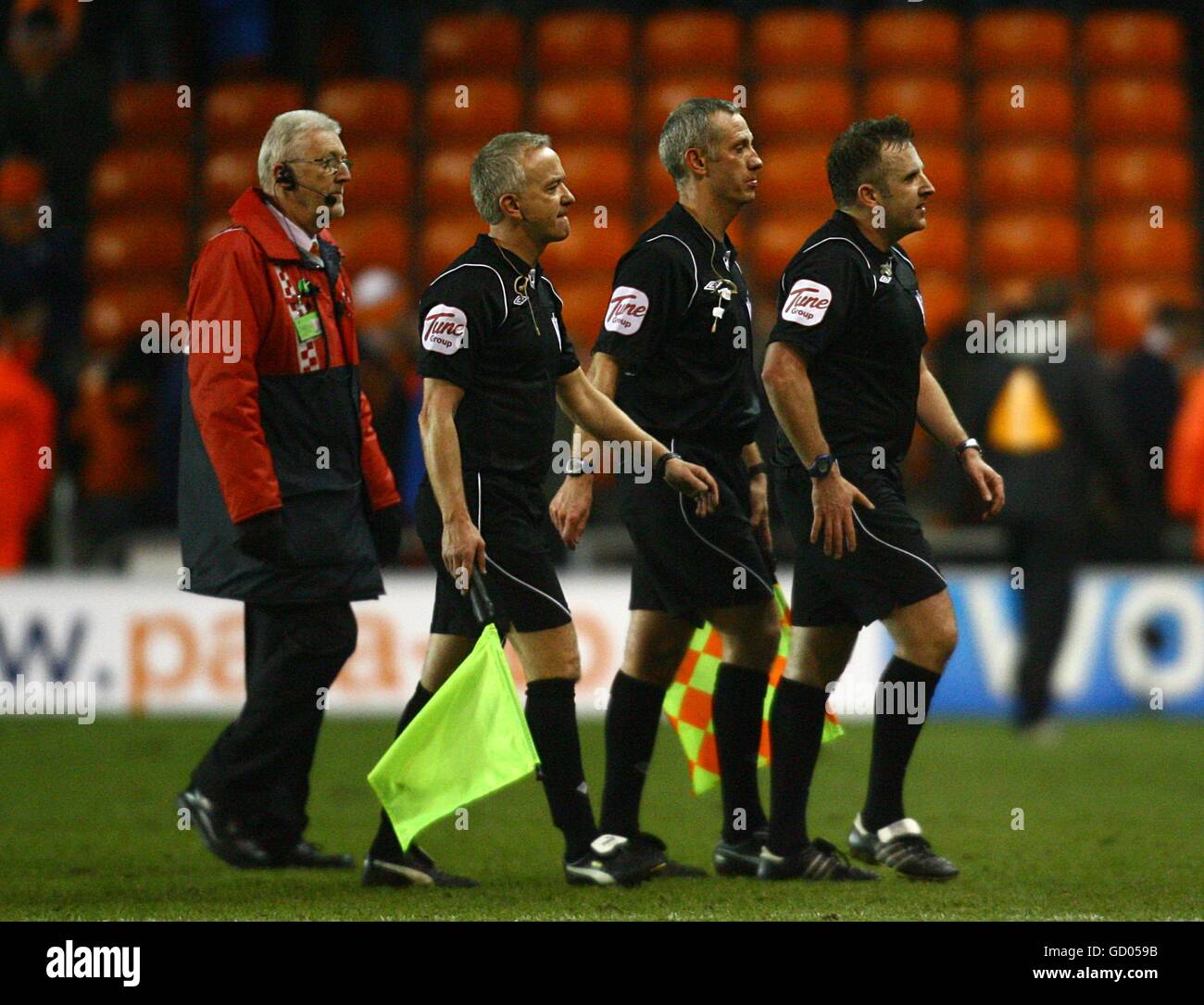 Referee jon moss right with his assistants hi-res stock photography and ...