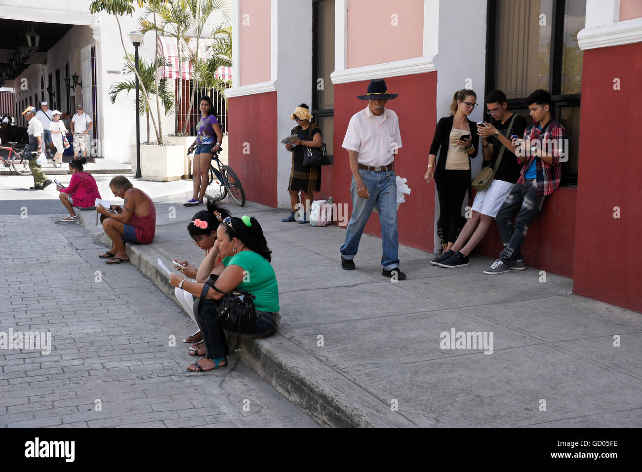 Horizontal wi fi signal hi-res stock photography and images - Alamy
