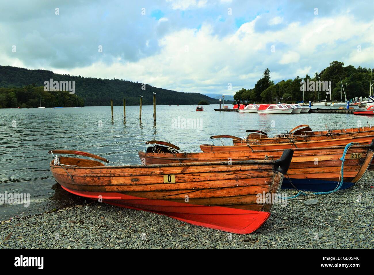 Rowboats on water hi-res stock photography and images - Alamy