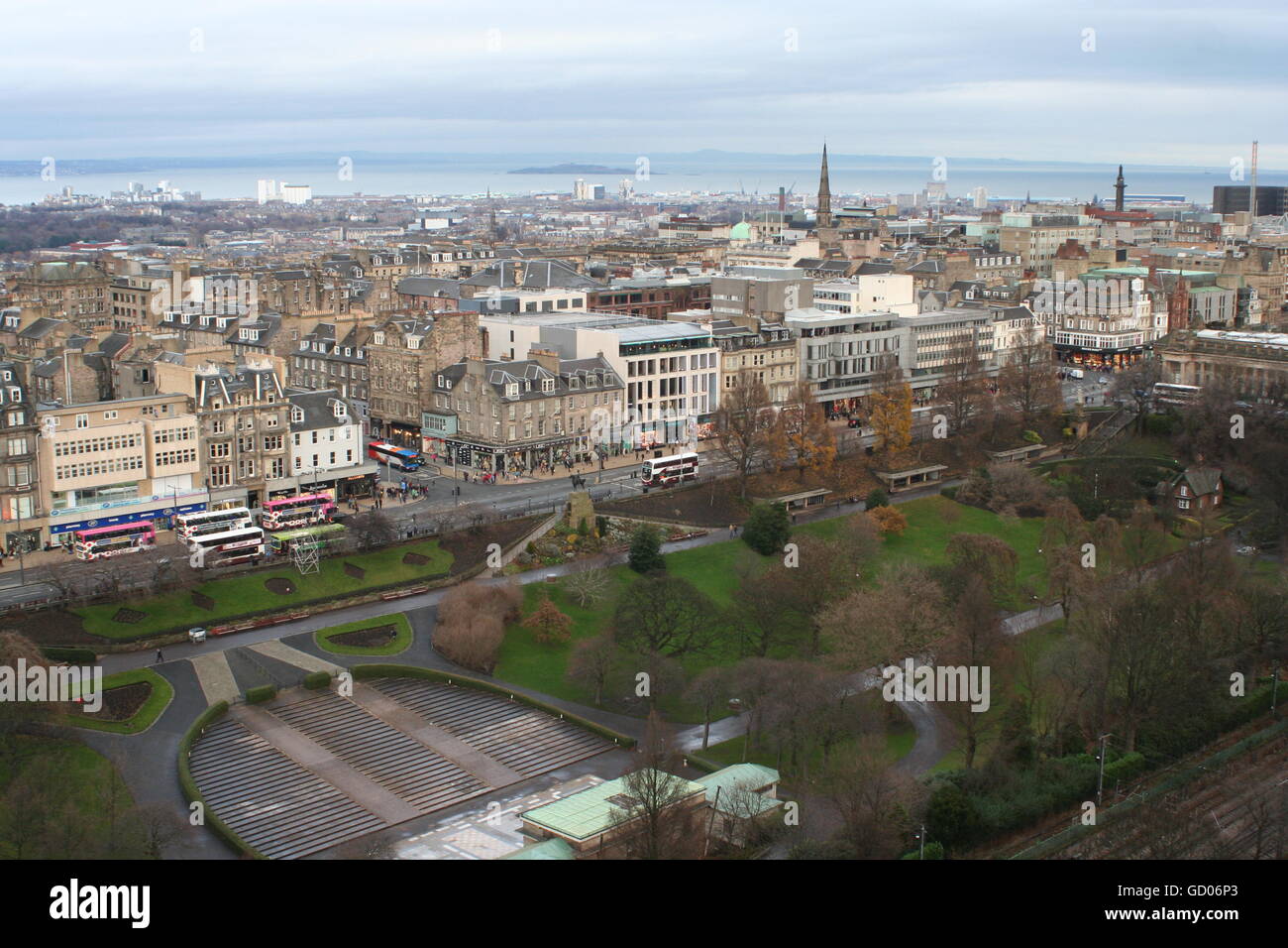 Edinburgh cityscape hi-res stock photography and images - Alamy