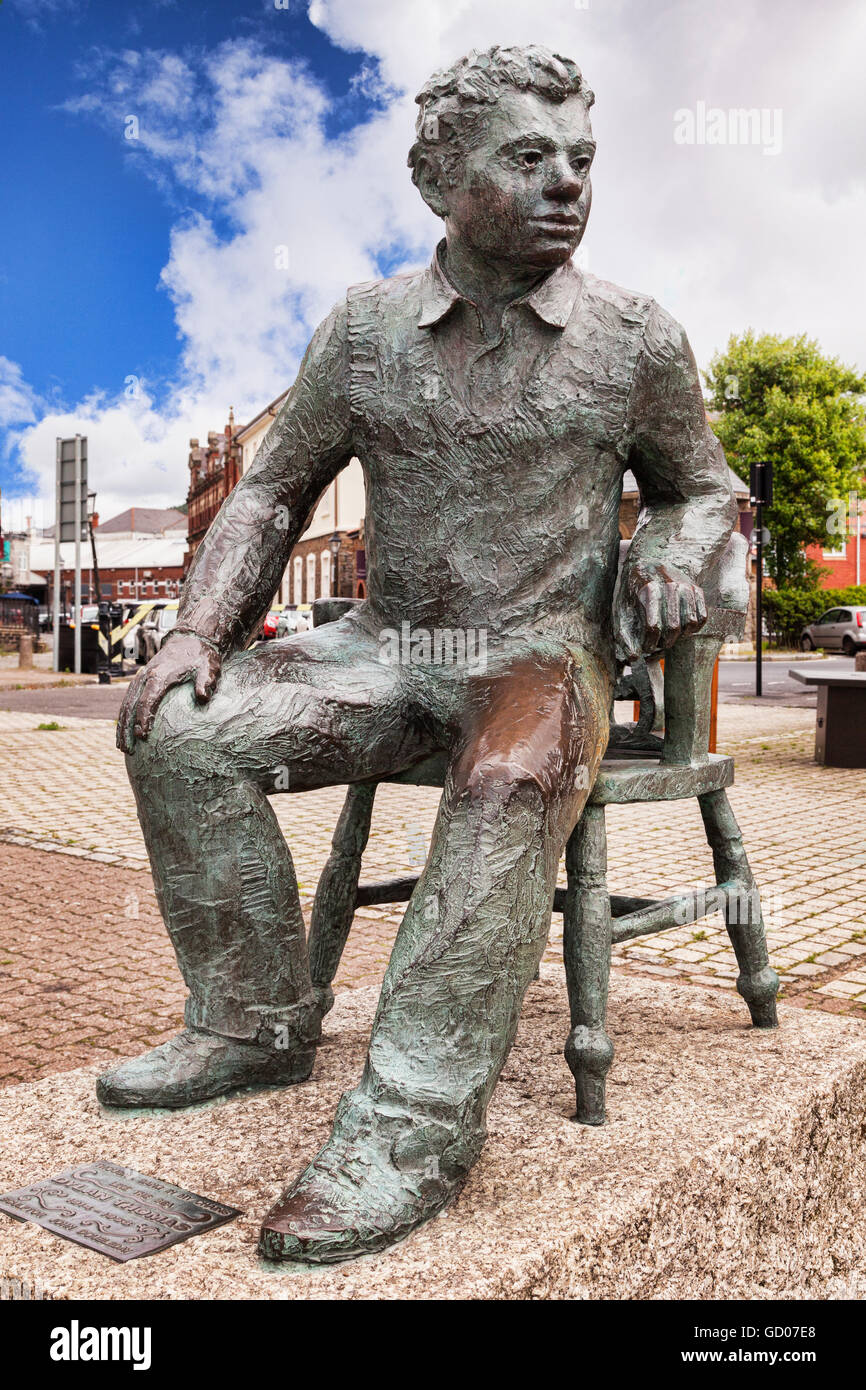 Dylan thomas statue hi-res stock photography and images - Alamy