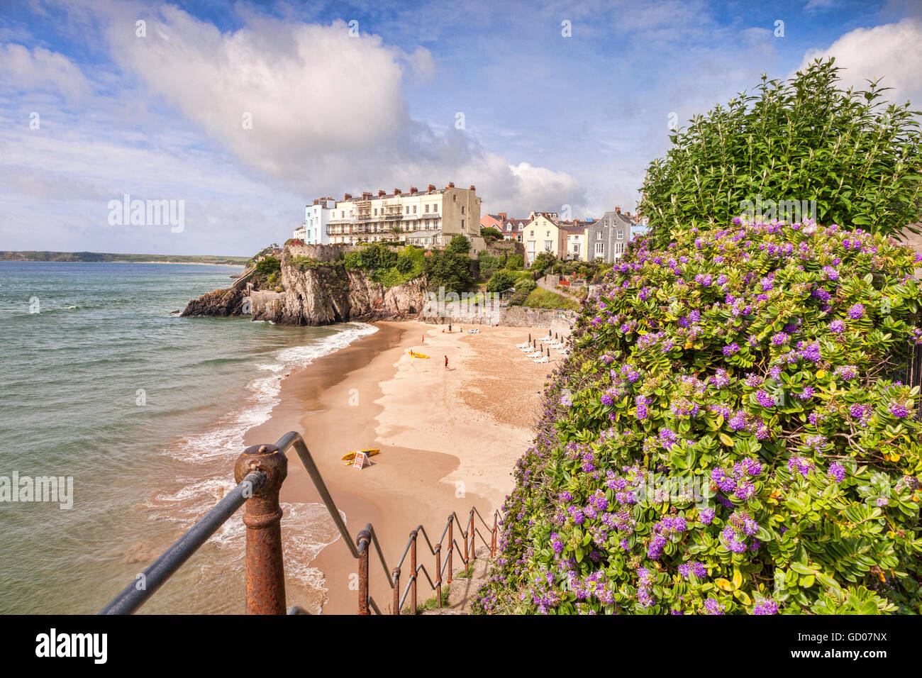Castle Beach, Tenby, Pembrokeshire, Wales, UK Stock Photo - Alamy
