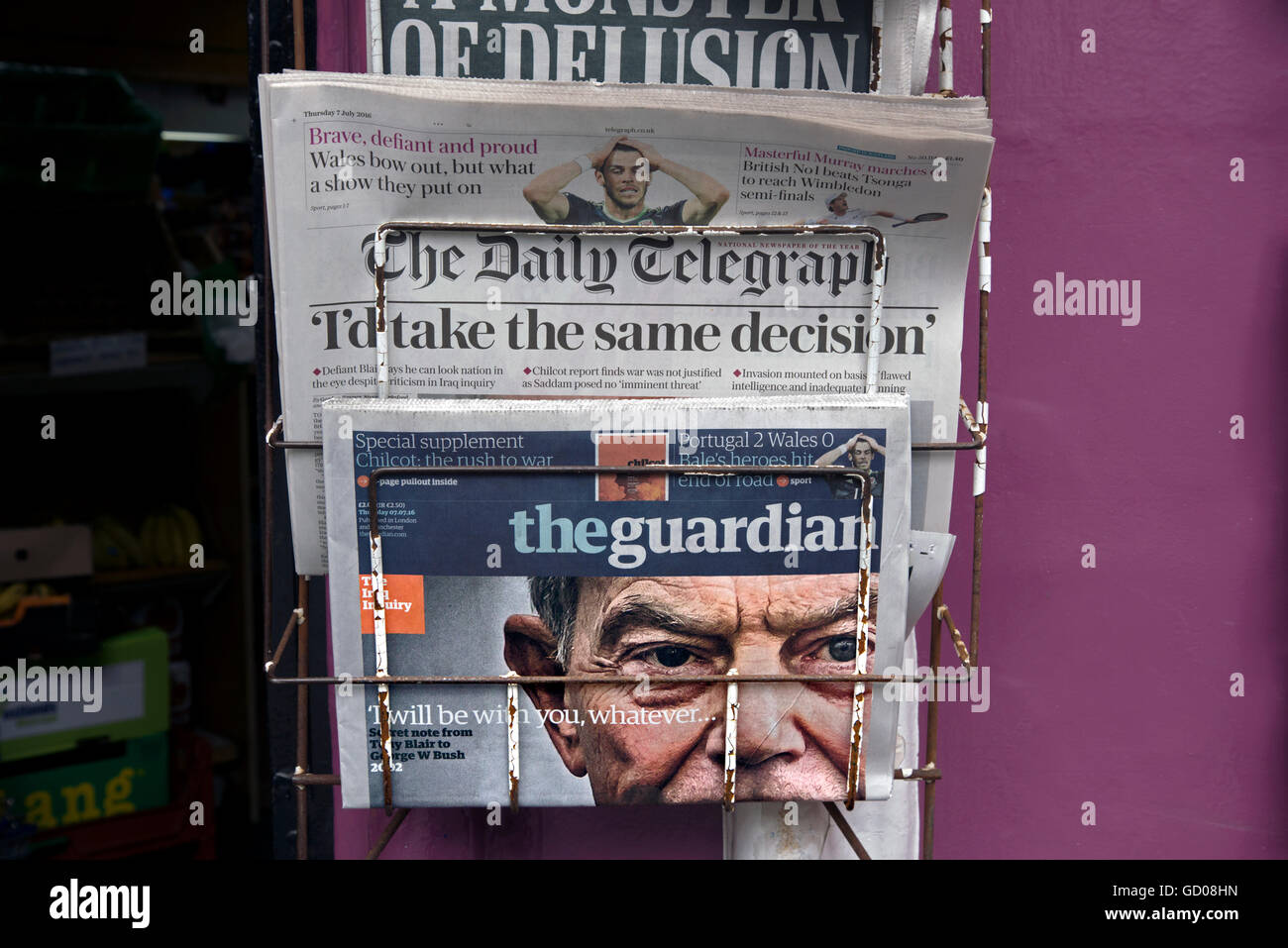 Front Pages British Newspaper Stock Photos & Front Pages British ...