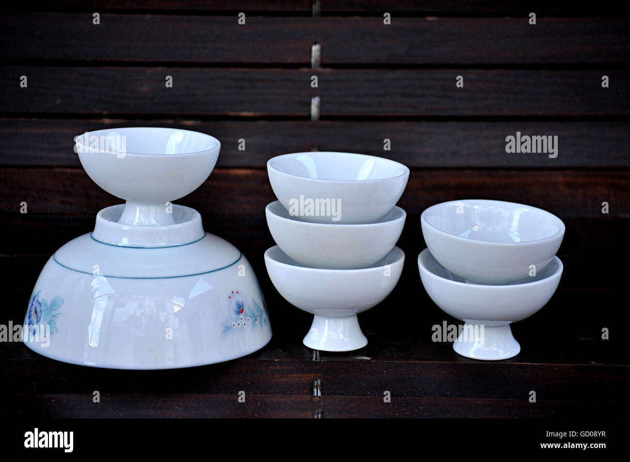 Five small cups and a bowl upside down china hi-res stock photography ...