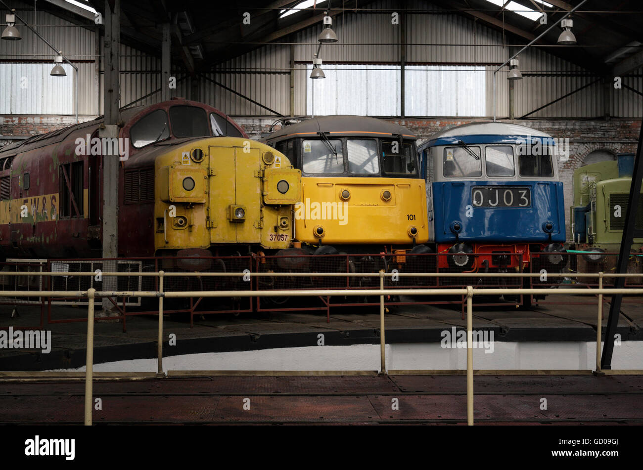 Class 37 locomotive with 2 electric locos in Barrow Hill Engine Shed ...