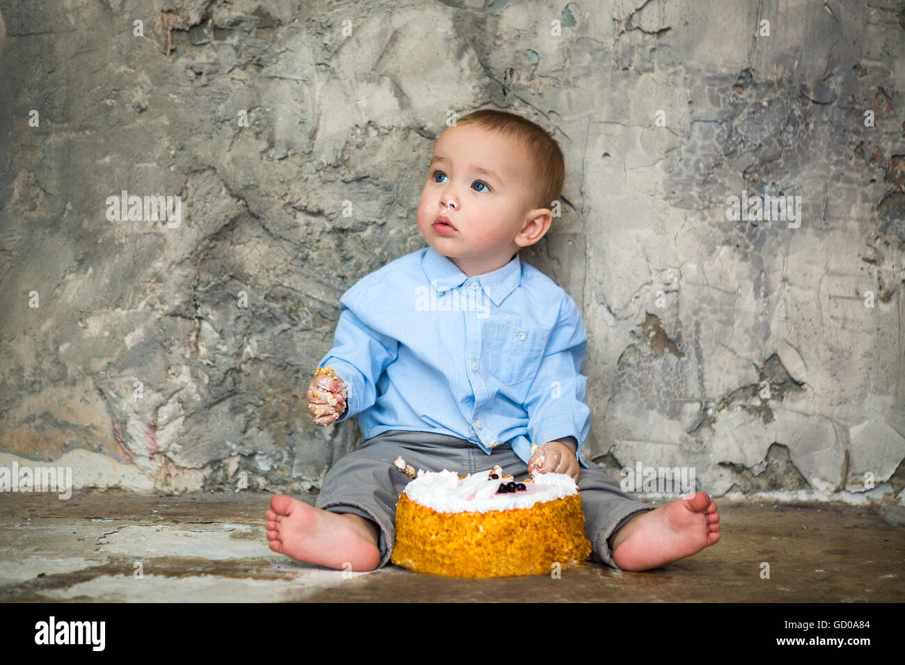 First birthday cake smashed by baby boy. Adorable baby smashing cake ...