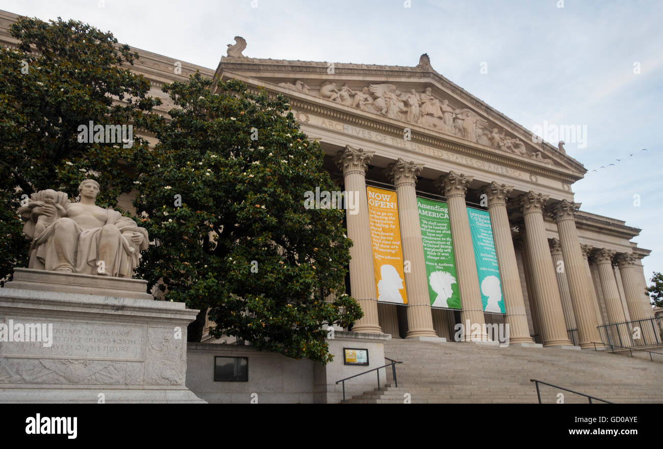Exterior National Archives Washington DC records Stock Photo - Alamy