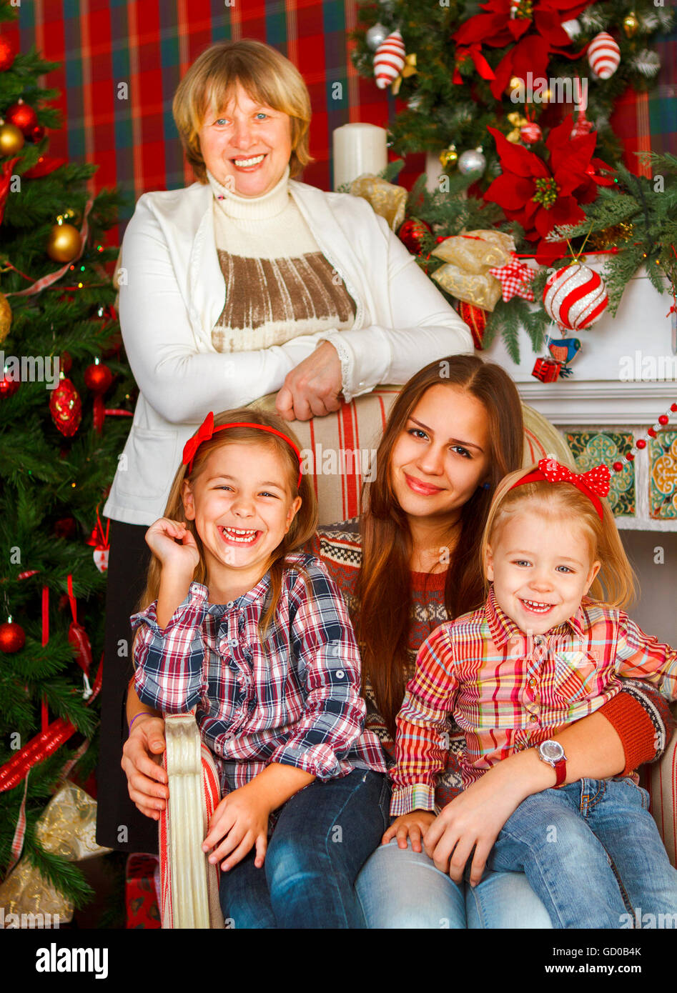 Grandmother daughter granddaughters hi-res stock photography and images ...