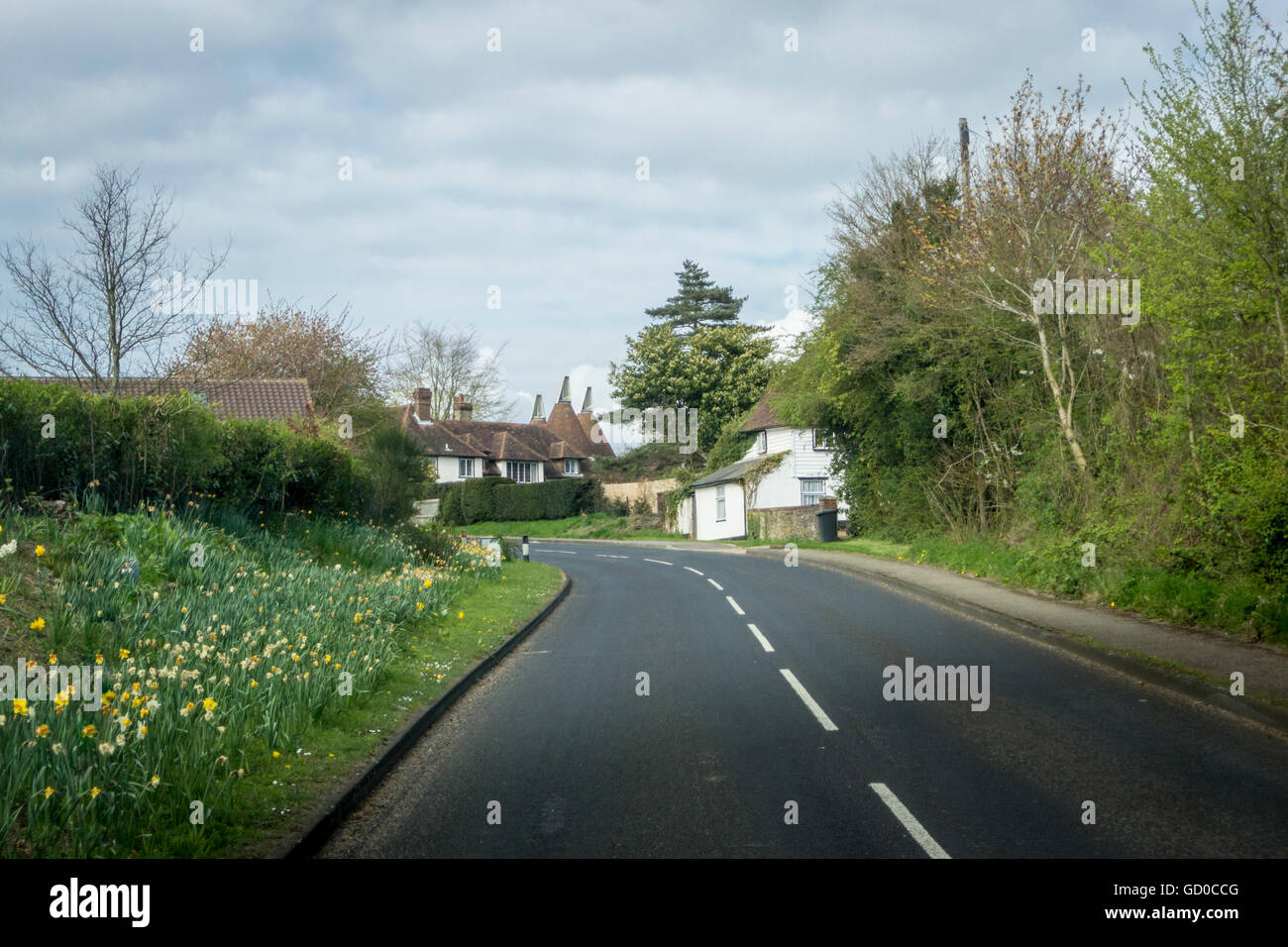 Kent country lane hi-res stock photography and images - Alamy