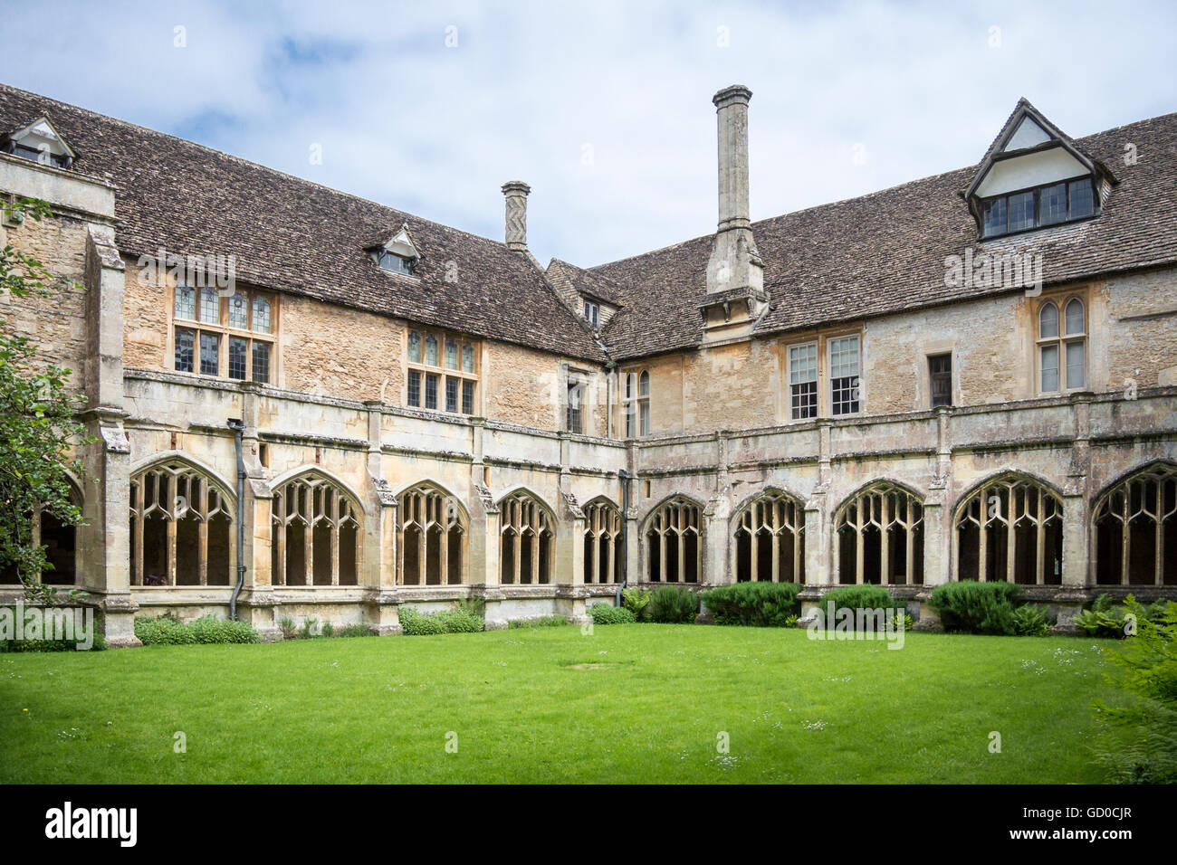 Lacock abbey cloisters hi-res stock photography and images - Alamy