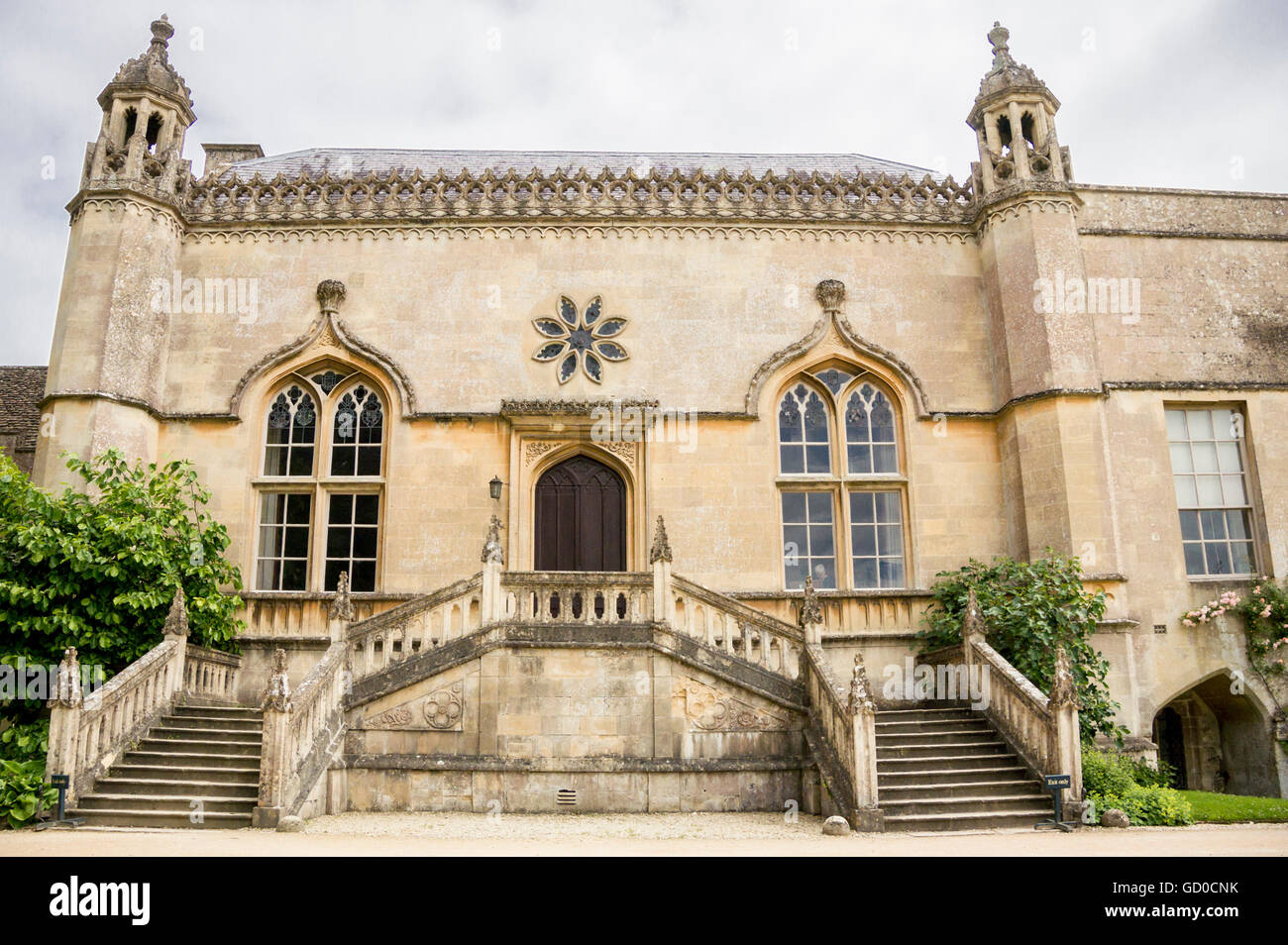 Entrance lacock abbey hi-res stock photography and images - Alamy