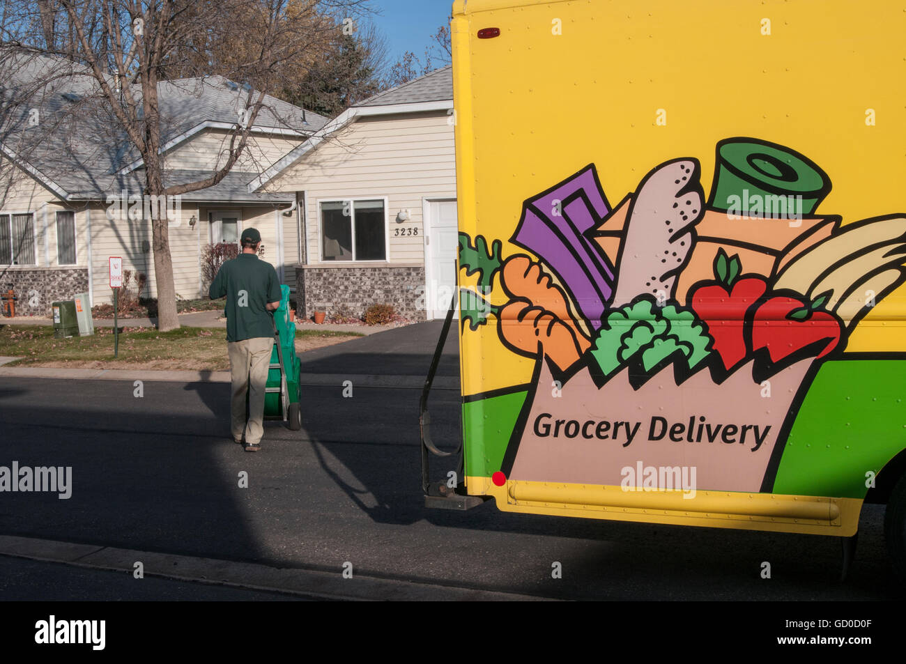 Grocery delivery truck usa hi-res stock photography and images - Alamy