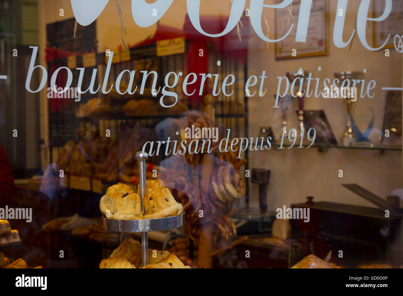 Bakery window france hi-res stock photography and images - Alamy