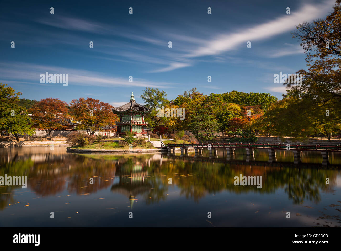 Hyangwonjeong pavilion at Gyeongbokgung Palace in Seoul, South Korea ...
