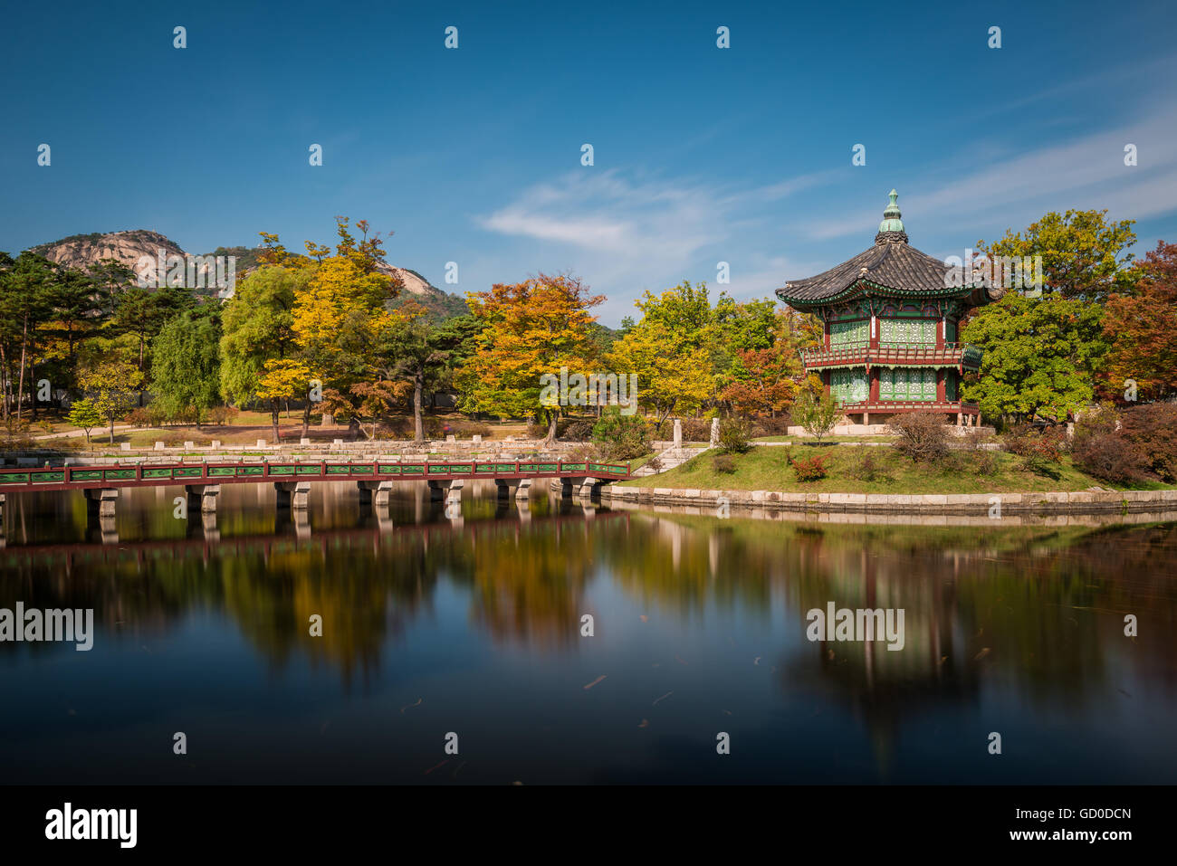 Hyangwonjeong pavilion at Gyeongbokgung Palace in Seoul, South Korea ...