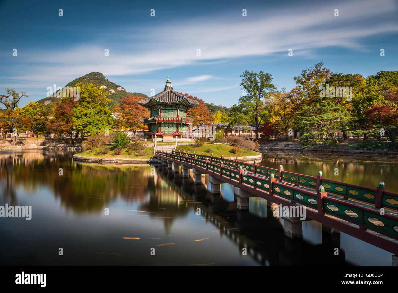 Hyangwonjeong pavilion at Gyeongbokgung Palace in Seoul, South Korea ...