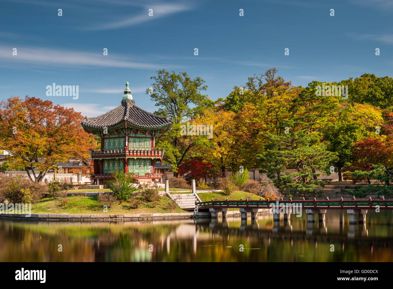 Hyangwonjeong pavilion at Gyeongbokgung Palace in Seoul, South Korea ...