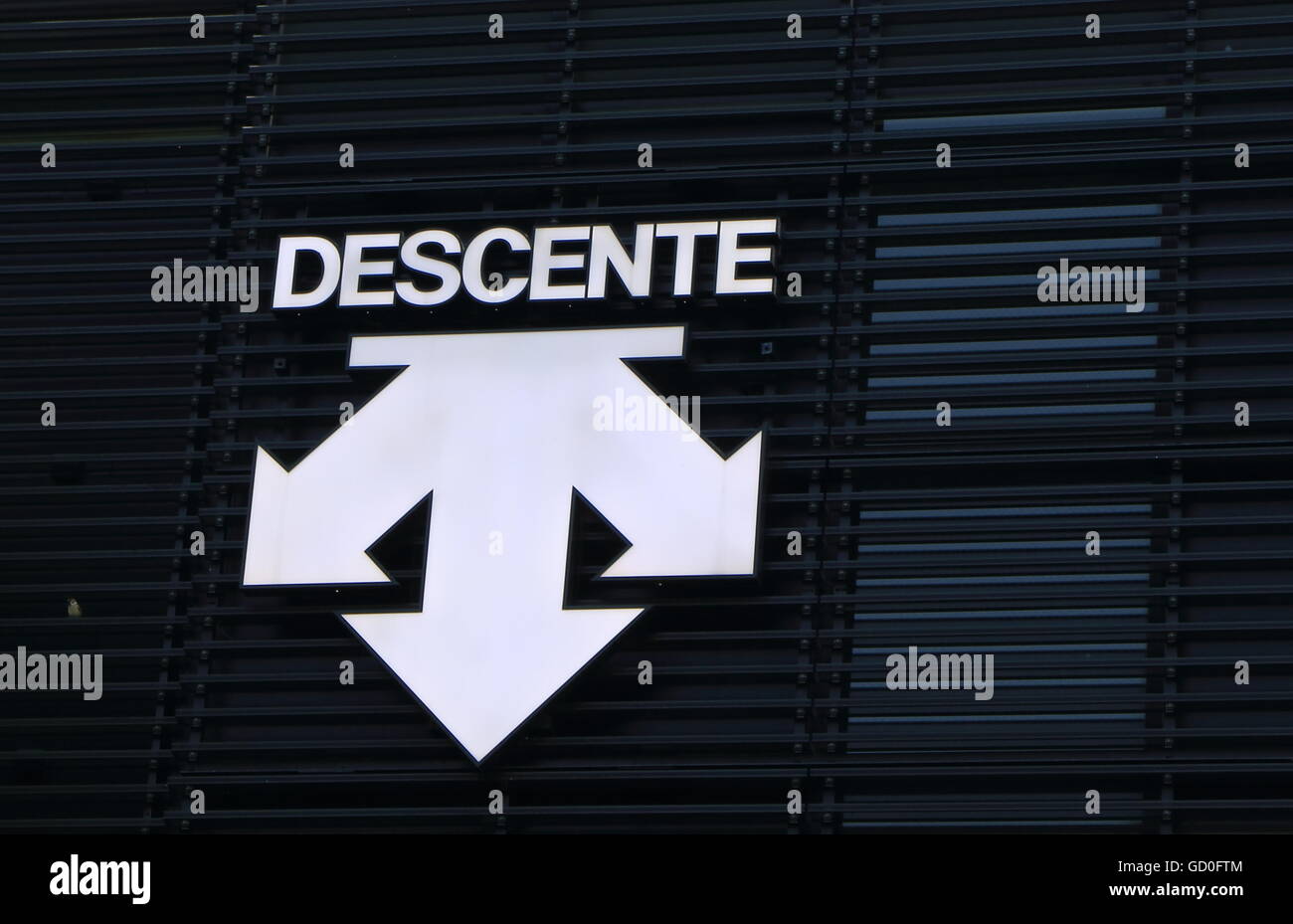 Descente logo hi-res stock photography and images - Alamy