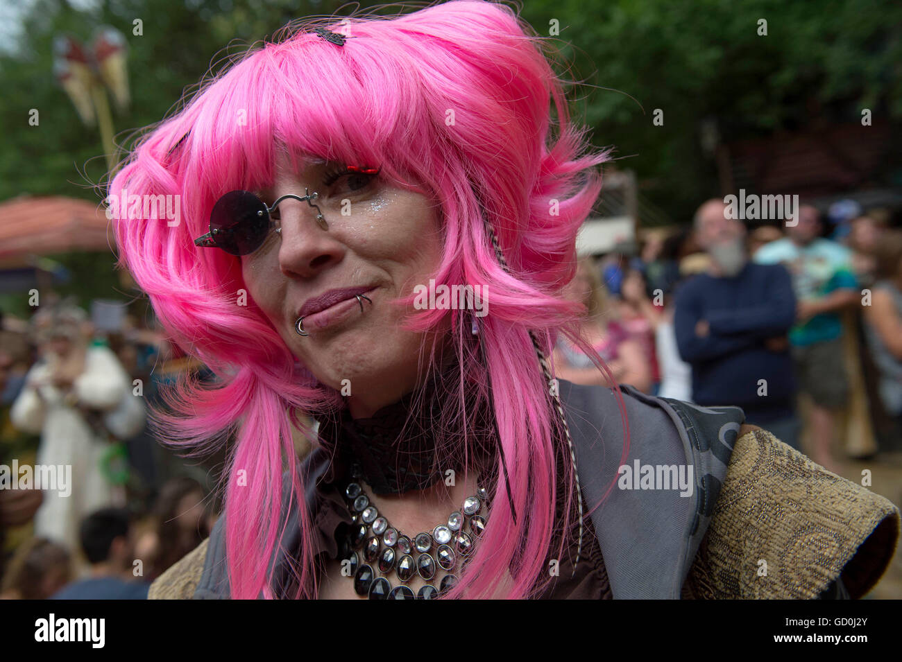 Veneta, Oregon, USA. 9th July, 2016. Participants enjoy the festivities ...