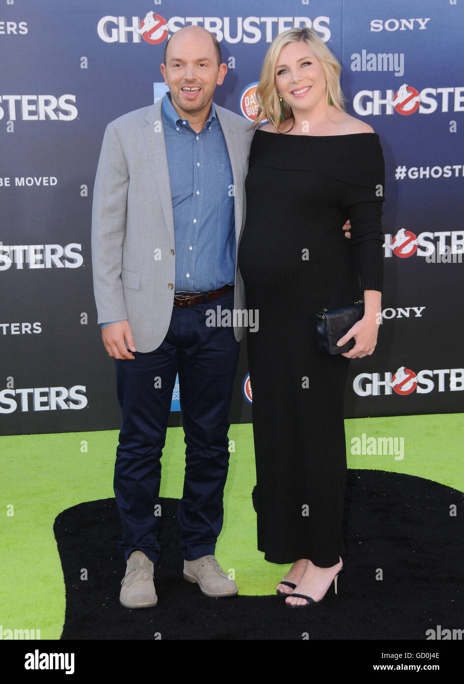 Paul scheer and june diane raphael hi-res stock photography and images ...