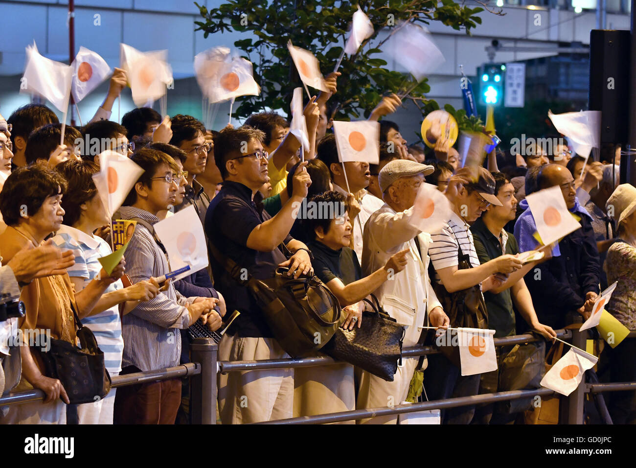 Tokyo, Japan. 9th July, 2016. A huge crowd waves paper flag greeting ...