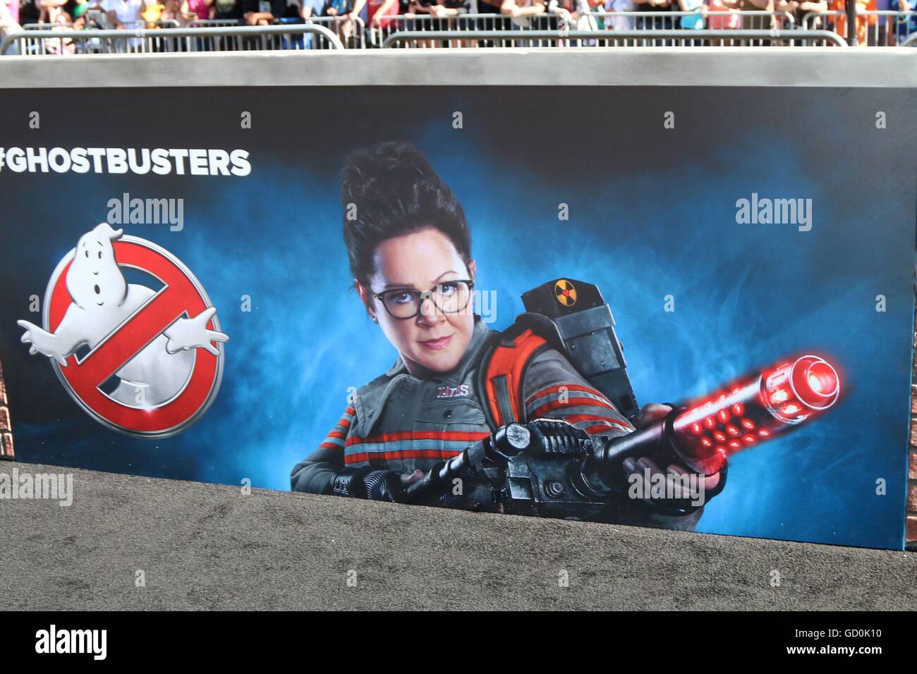Melisa mccarthy ghostbusters poster hi-res stock photography and images ...