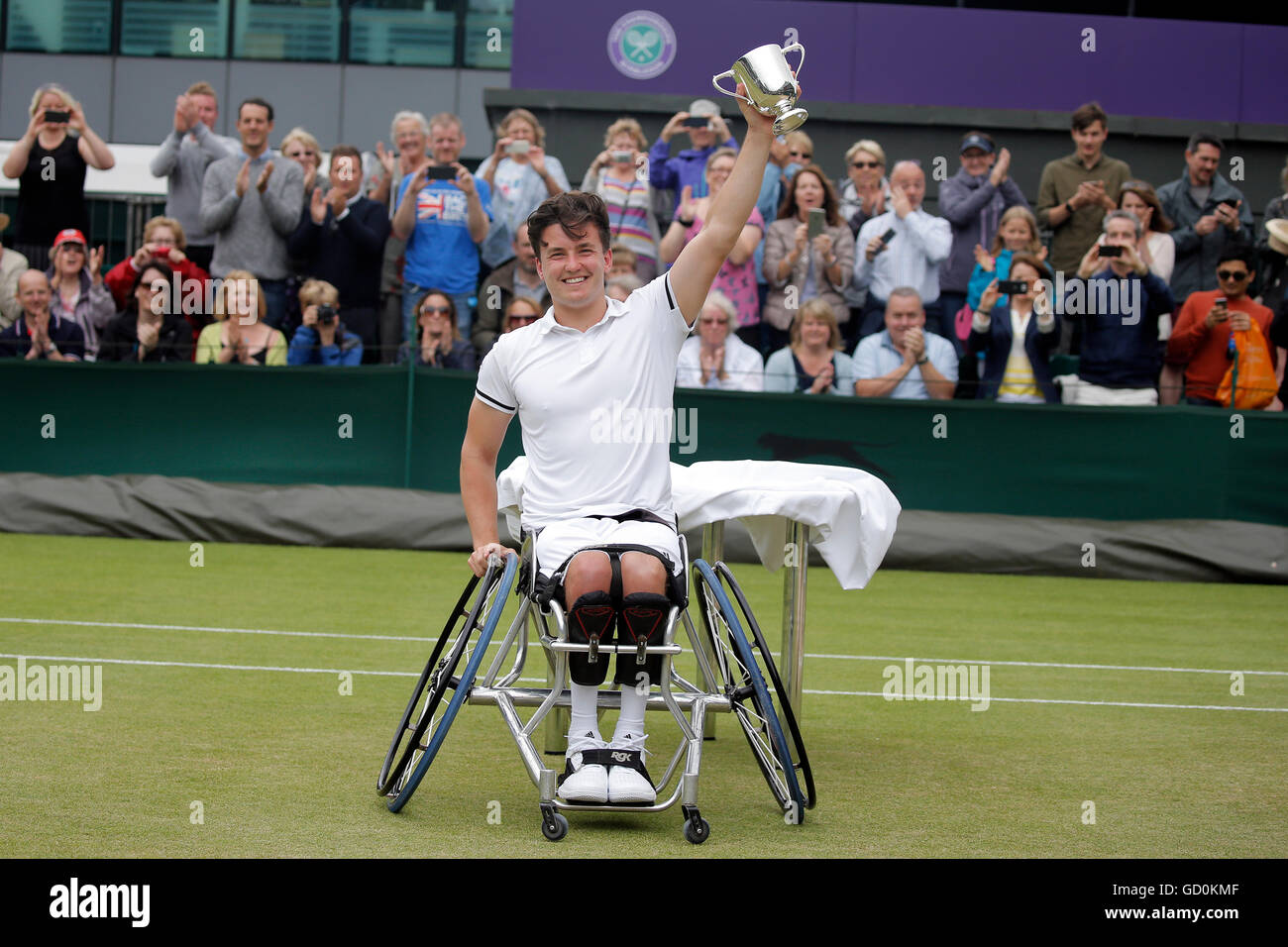 Gordon reid celebrates victory hi-res stock photography and images - Alamy