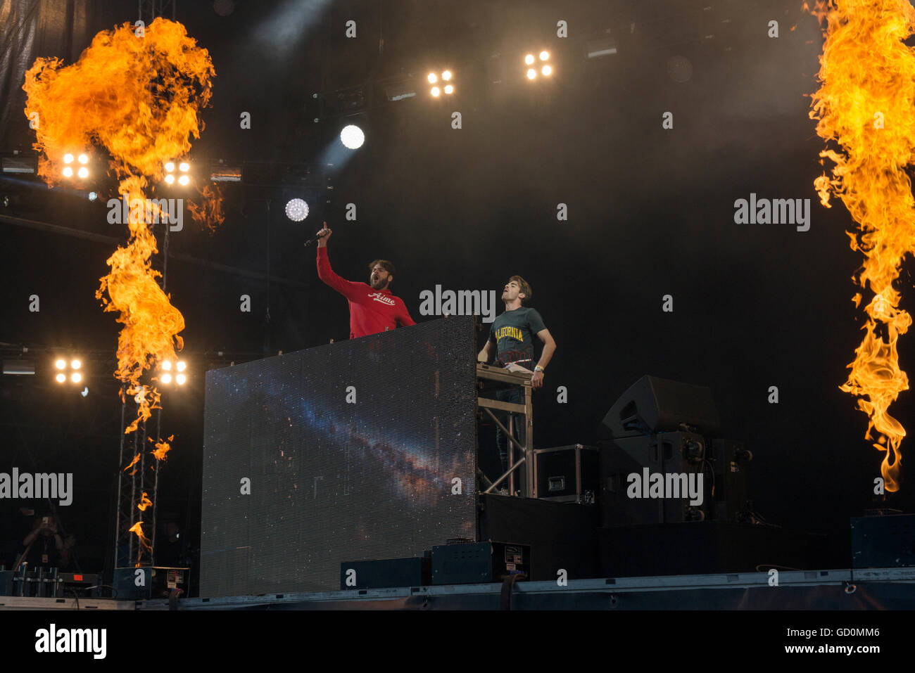 2016 the chainsmokers hi-res stock photography and images - Alamy