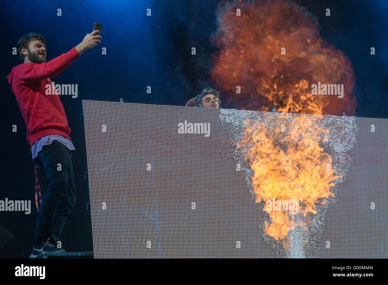 2016 the chainsmokers hi-res stock photography and images - Alamy