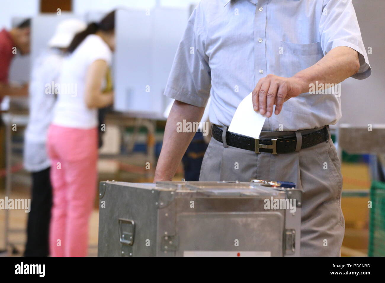 Voter casts hi-res stock photography and images - Alamy