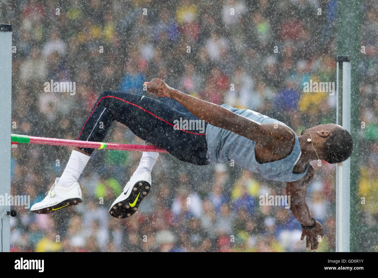 Mens high jump olympics hi-res stock photography and images - Alamy