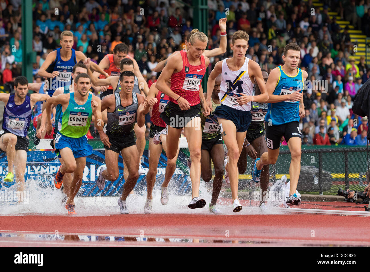 3000m runner hi-res stock photography and images - Alamy