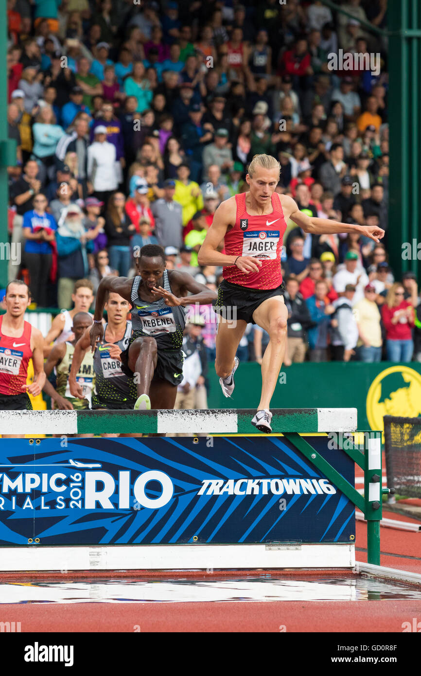 Eugene, USA. 8th July, 2016. Runners come over the water obstacle ...