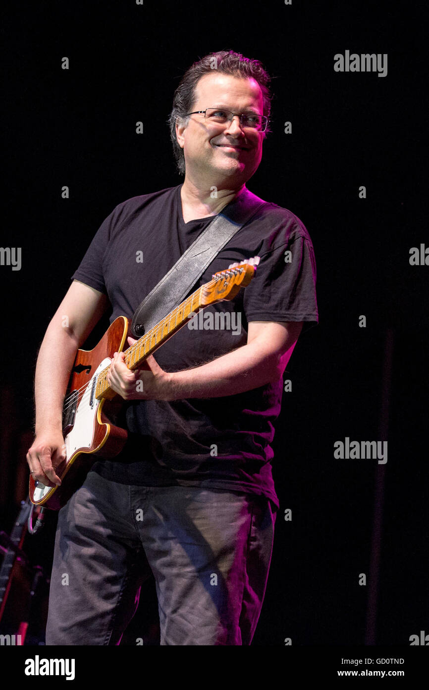 Violent femmes 2016 hi-res stock photography and images - Alamy