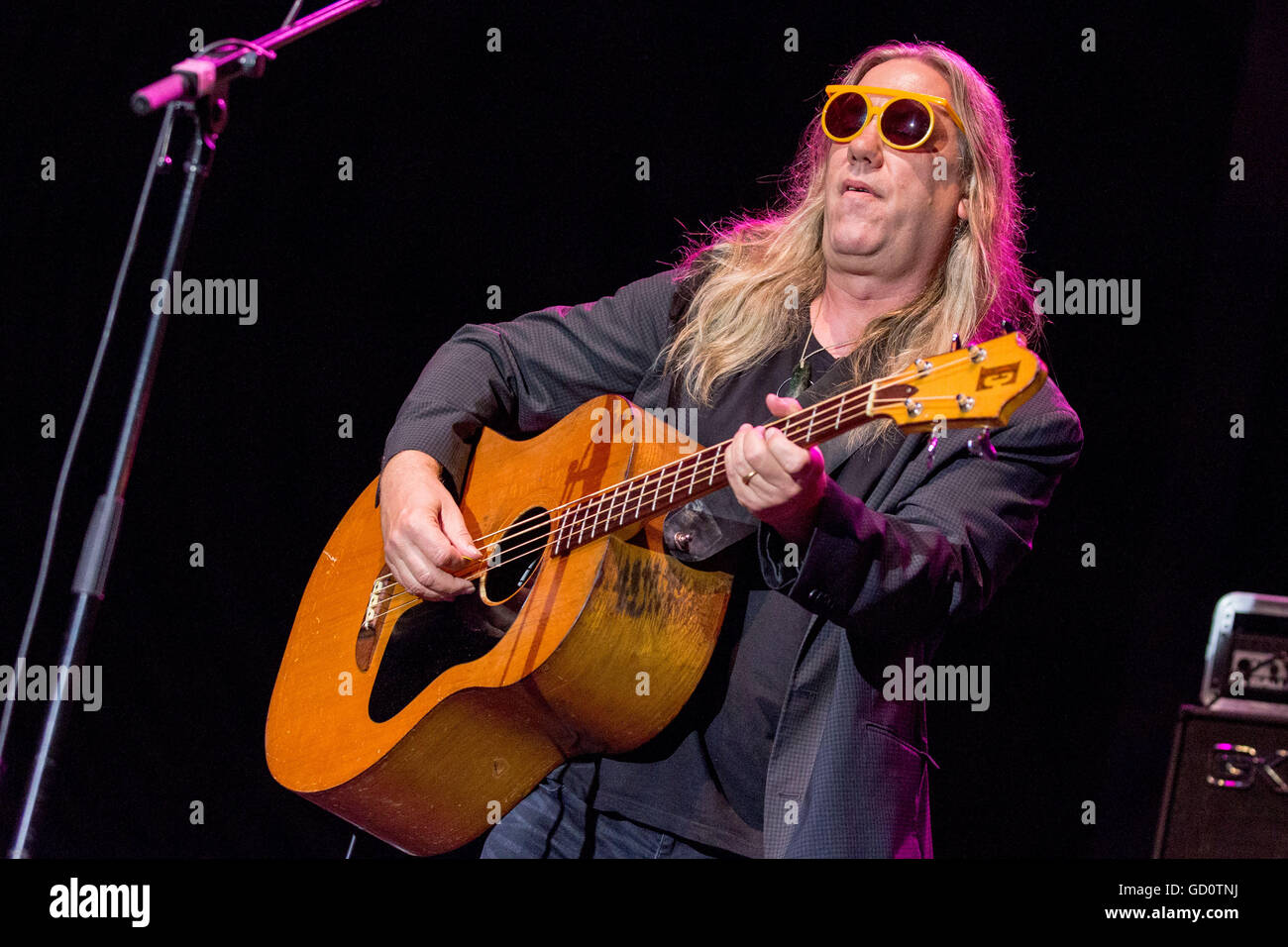 Violent femmes 2016 hi-res stock photography and images - Alamy