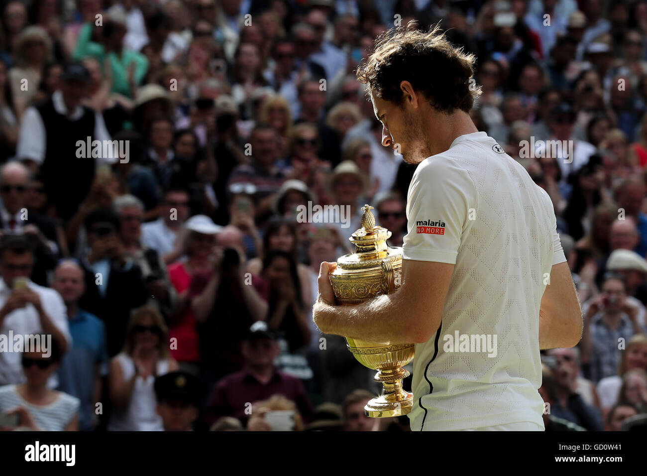 Andy murray with wimbledon trophy hi-res stock photography and images ...