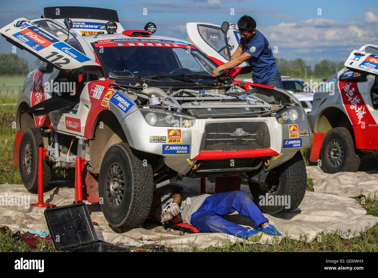Ufa, Russia. 10th July, 2016. Mechanics of China's Panda Team work in ...
