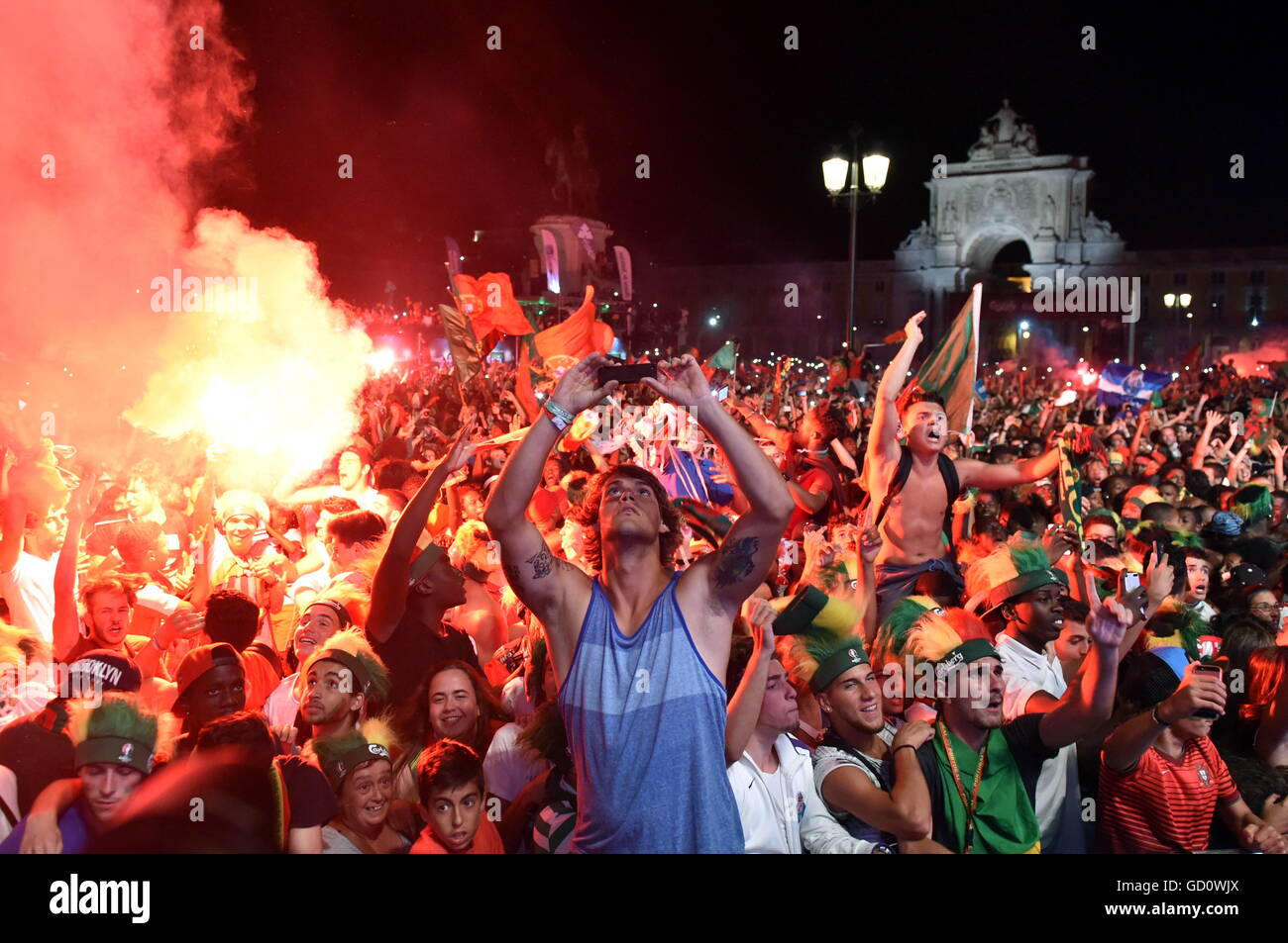 Soccer football giant screen hi-res stock photography and images - Alamy