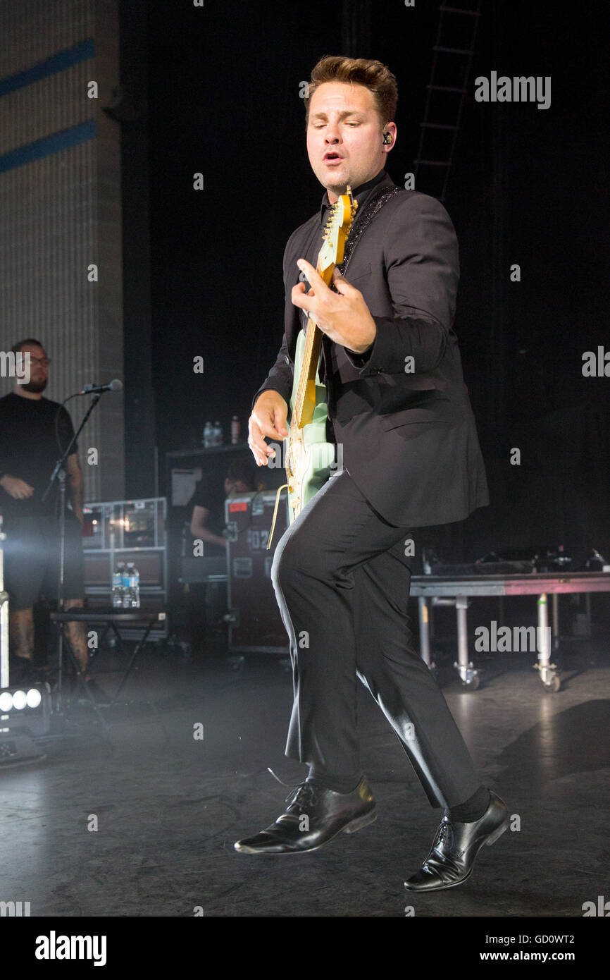Milwaukee, Wisconsin, USA. 9th July, 2016. Guitarist KENNETH HARRIS of ...