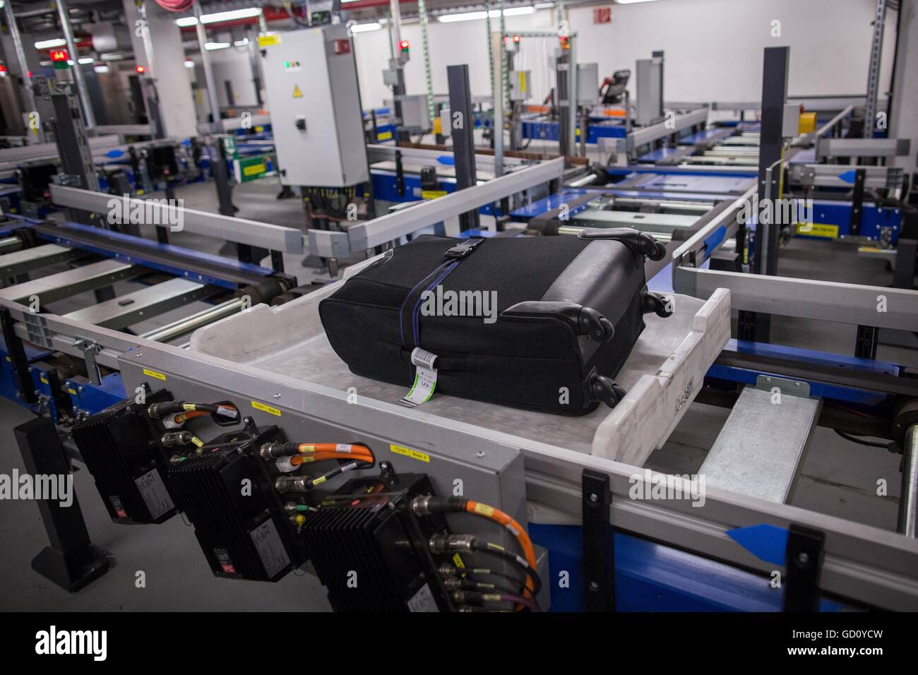 Handling system hi-res stock photography and images - Alamy