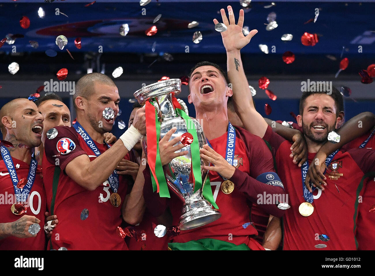 Ronaldo euro 2016 trophy hi-res stock photography and images - Alamy