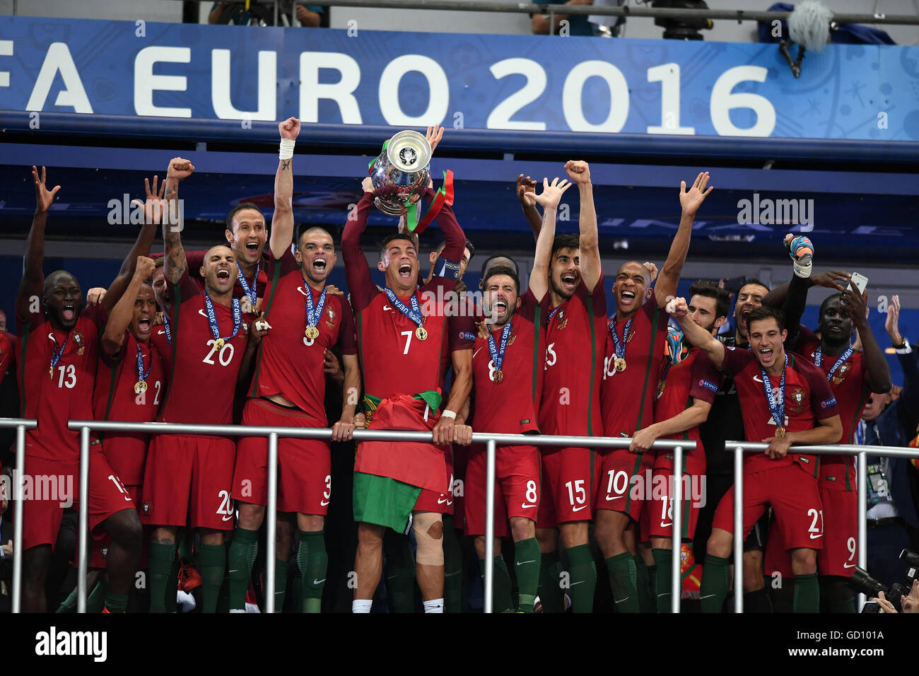 Ronaldo euro 2016 trophy hi-res stock photography and images - Alamy