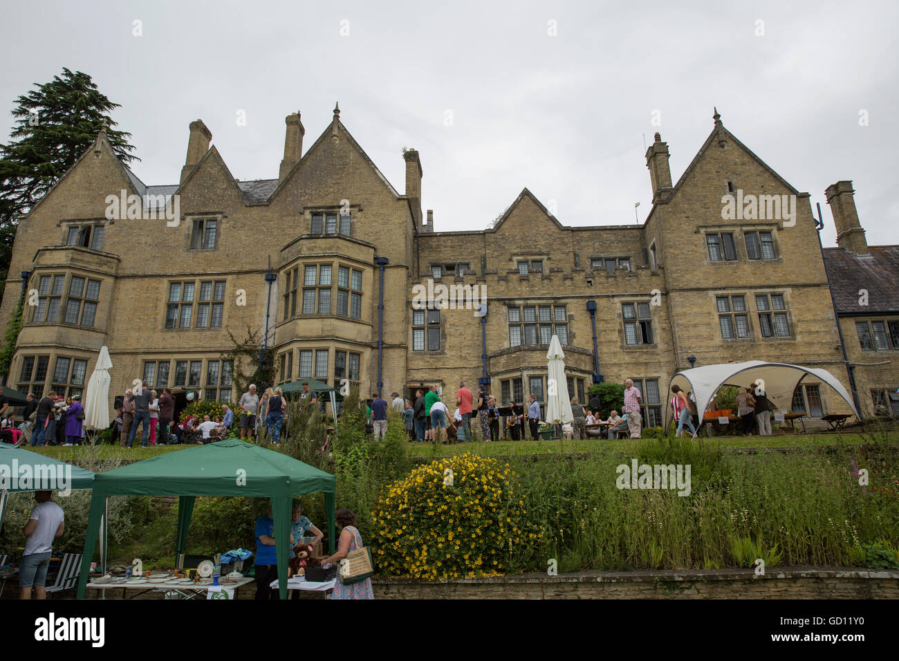 Manor house garden fete hi-res stock photography and images - Alamy