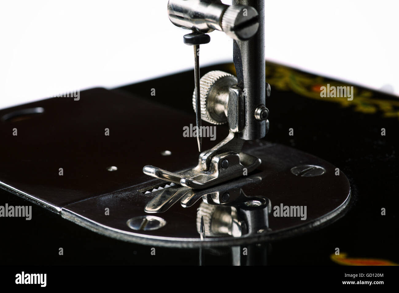 Retro sewing machine hi-res stock photography and images - Alamy